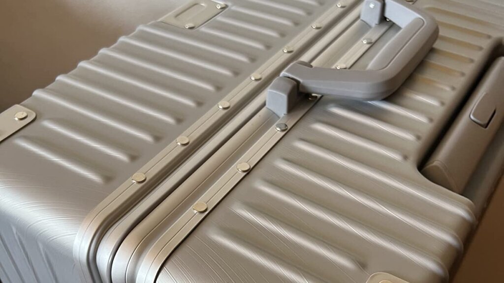 Yuweijieスーツケースの口コミから評判を分析！どこの国のメーカーなのかも調査！ | スーツケースベスト